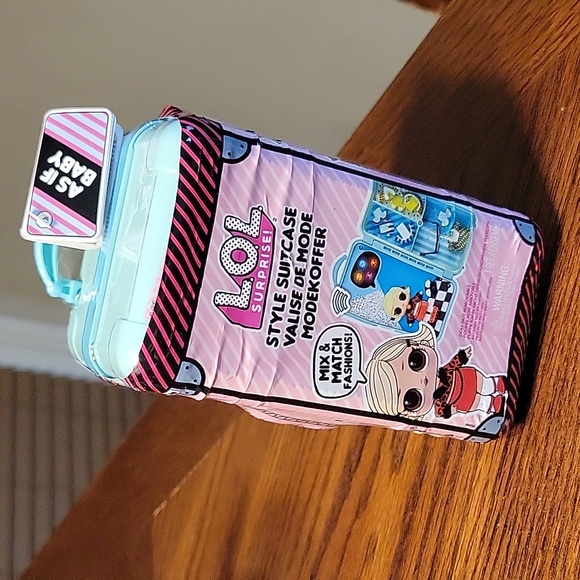 L.O.L. Surprise! | Other | Lol Surprise Style Suitcase Playset As If ...